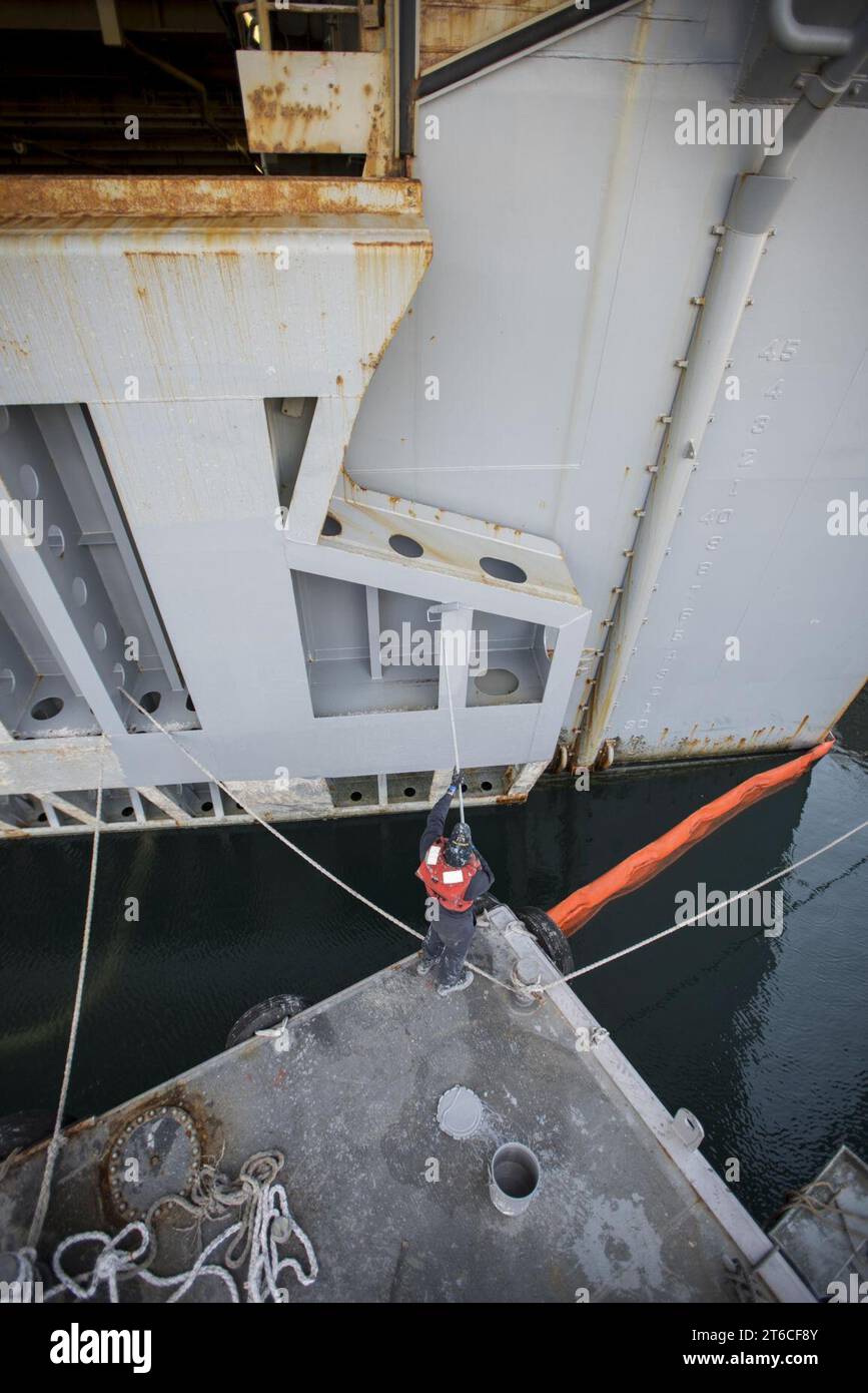 USS Bonhomme Richard (LHD 6) Sailors Painting Around the Ship 170113 ...