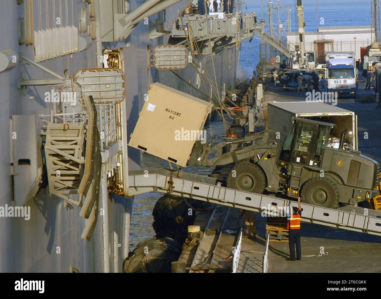 USS Bonhomme Richard Resupply Stock Photo - Alamy