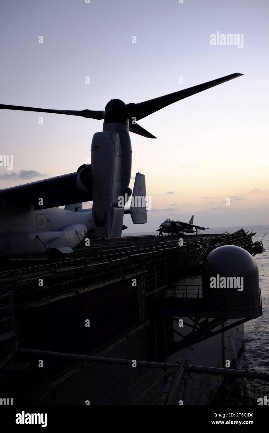 USS BOXER (LHD 4) 131028 Stock Photo - Alamy