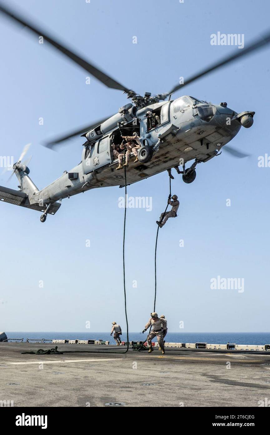 USS BOXER (LHD 4) 131027 Stock Photo - Alamy
