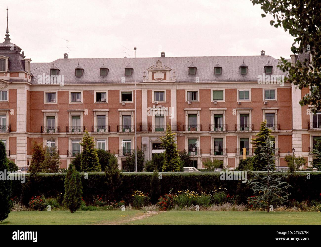 EDIFICIO INIA - MINISTERIO DE LA PRESIDENCIA - REALIZADO ENTRE 1948 Y ...