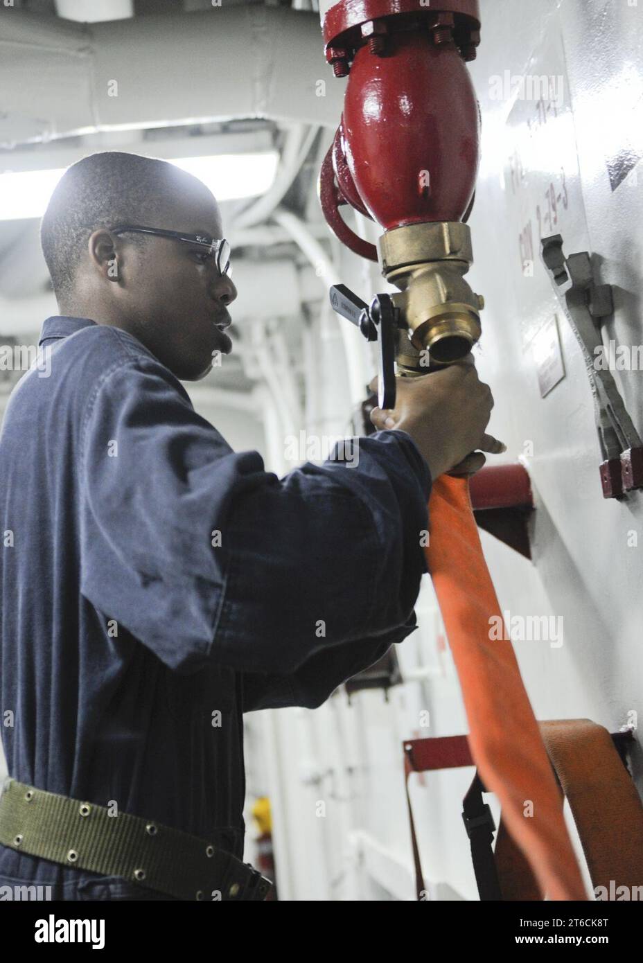 USS BOXER (LHD 4) 131121 Stock Photo - Alamy