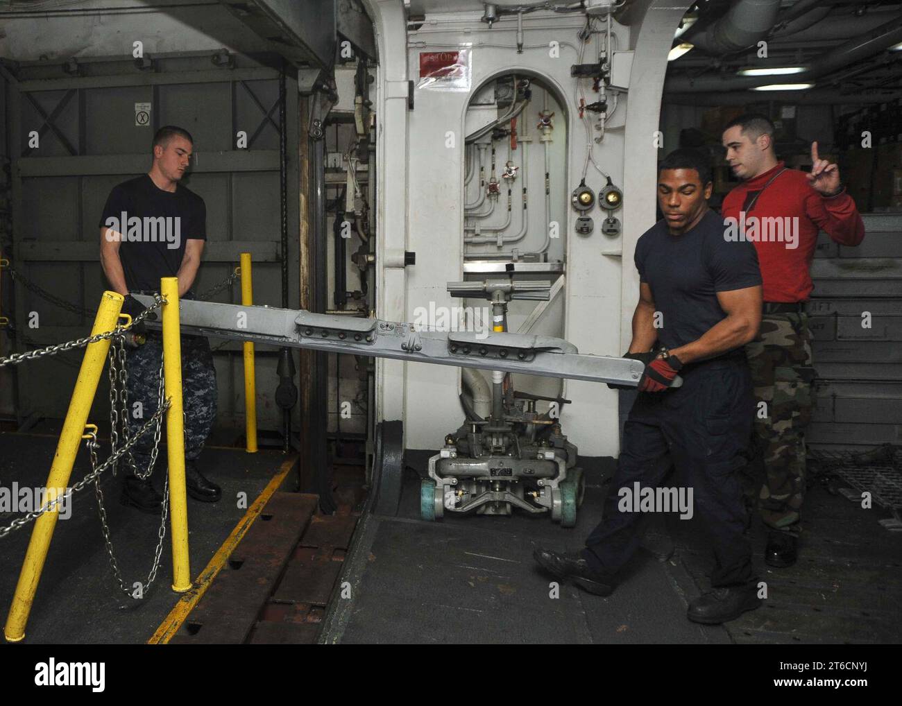 USS BOXER (LHD 4) 140121 Stock Photo - Alamy