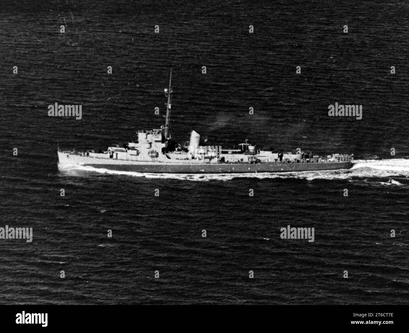 USS Bronstein (DE-189) underway off New York City (USA) on 29 December ...