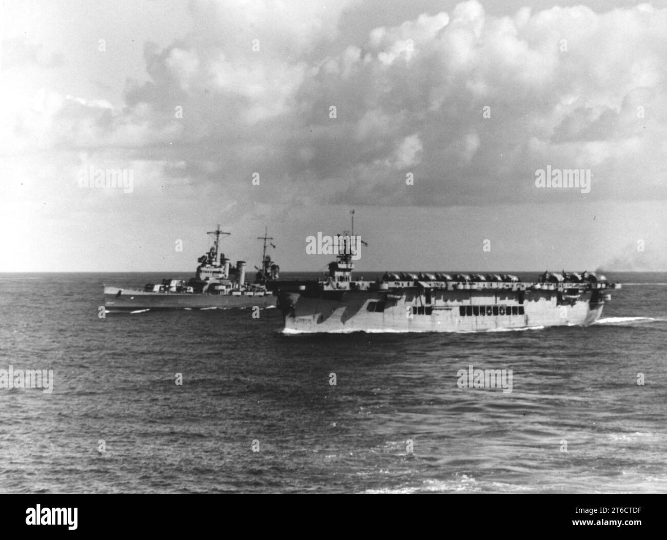USS Brooklyn (CL-40) and USS Suwannee (CVE-27) underway in the Atlantic ...