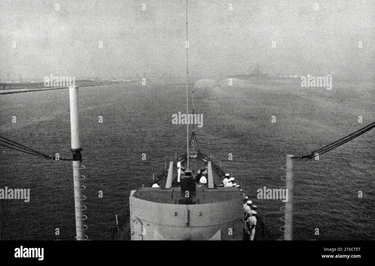 USS Brownson (DD-868) returns to Naval Station Mayport, Florida (USA ...