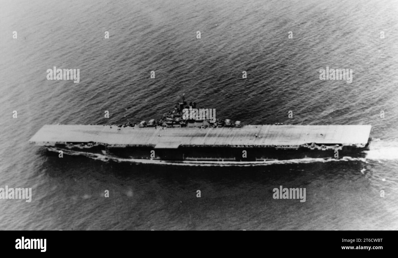 USS Bunker Hill (CV-17) underway at sea in 1943 Stock Photo - Alamy