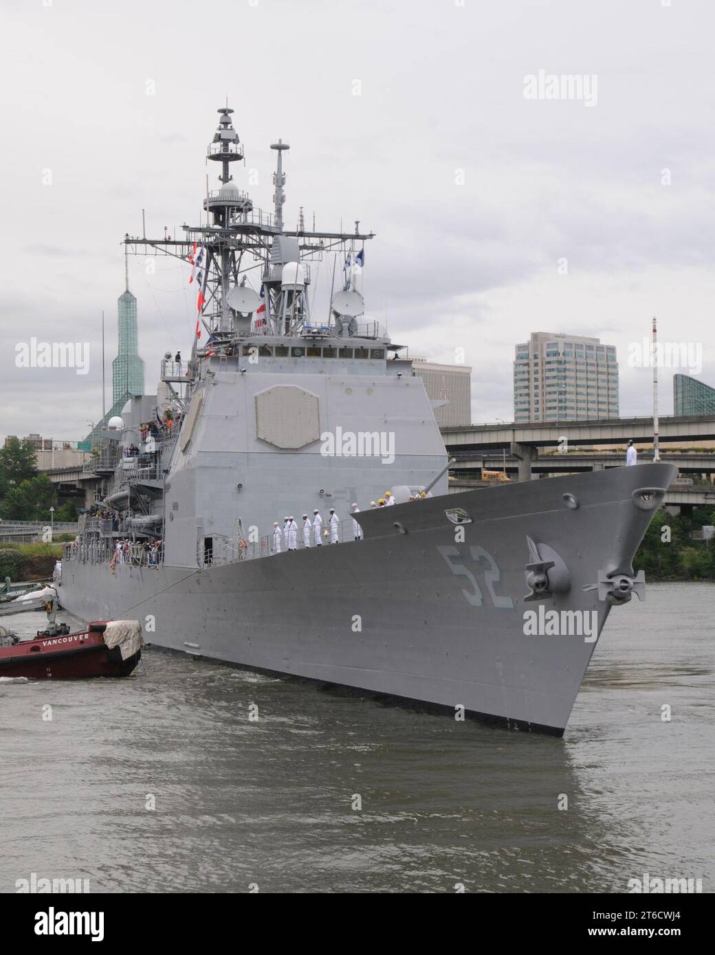 USS Bunker Hill arrives 100603 Stock Photo - Alamy