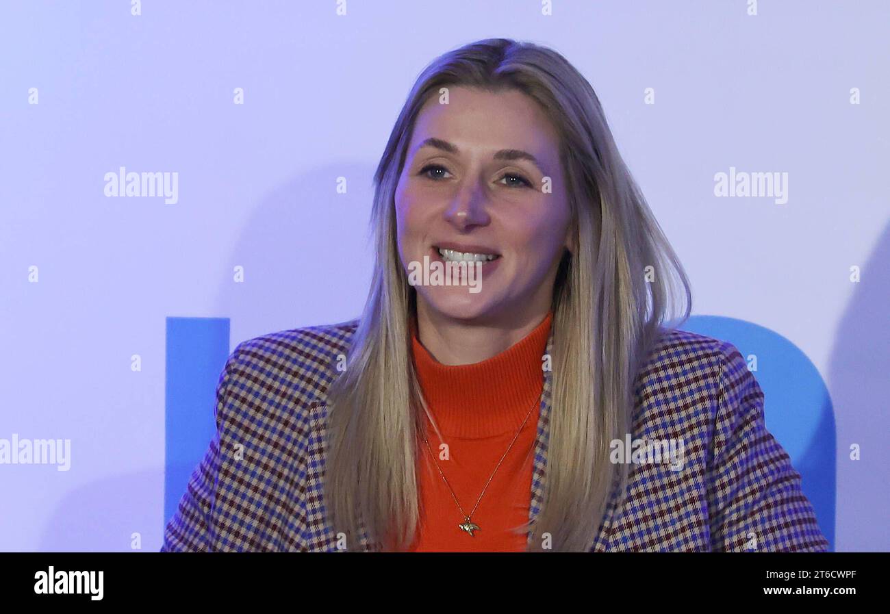 Schauspielerin am strand hi-res stock photography and images - Alamy