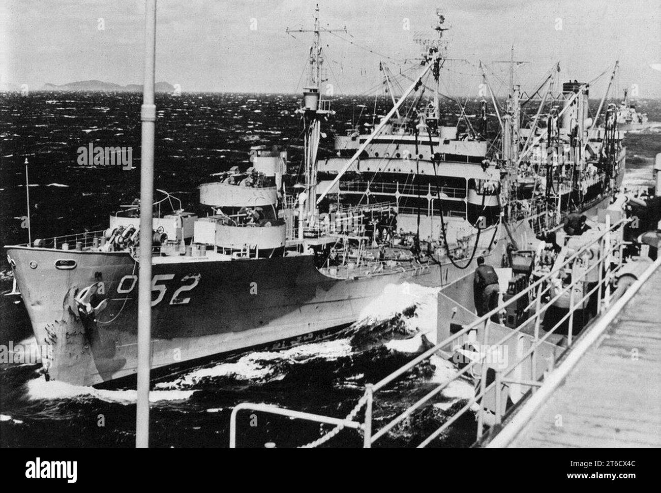 USS Cacapon (AO-52) refueling Hornet (CVA-12) 1957 Stock Photo - Alamy