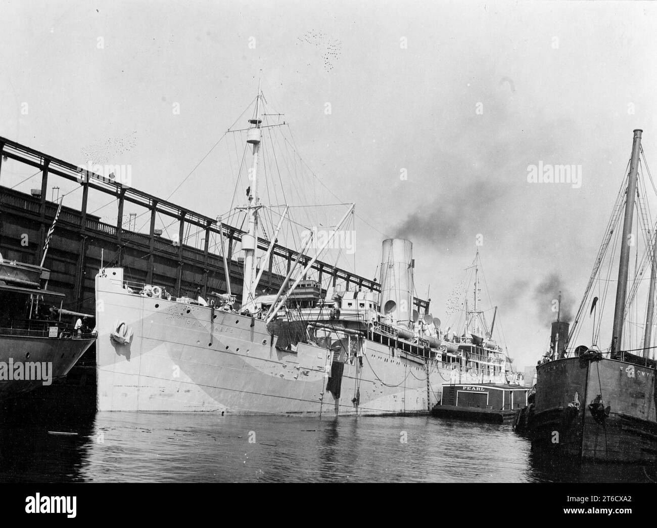 USS Calamares (ID-3662) at the New York Naval Shipyard (USA), 28 June ...