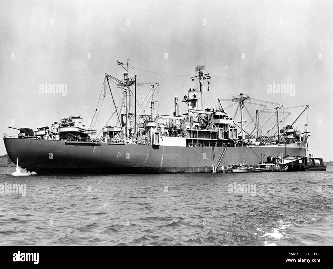 USS Callaway (APA-35) off the New York Naval Shipyard (USA), on 18 ...
