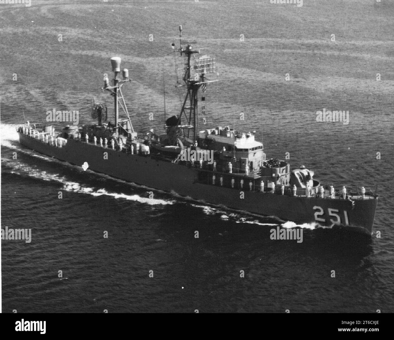 USS Camp (DER-251) underway at sea, circa in the 1960s Stock Photo - Alamy
