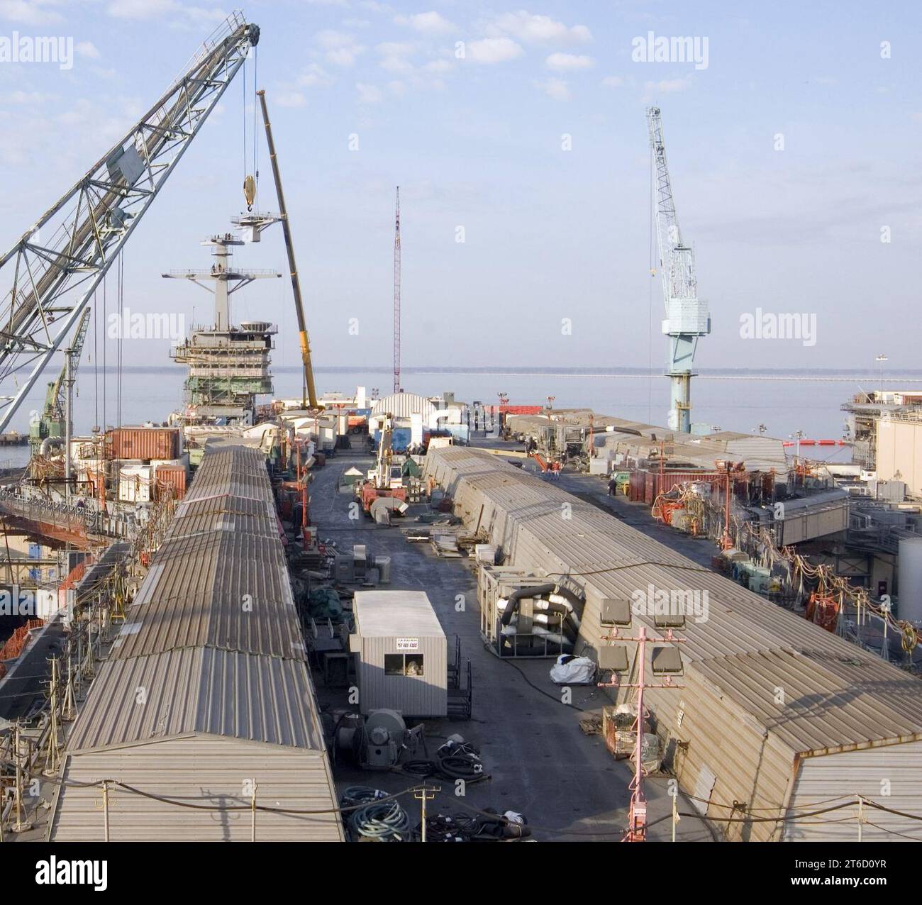 USS Carl Vinson (CVN-70) RCOH flight deck Stock Photo - Alamy