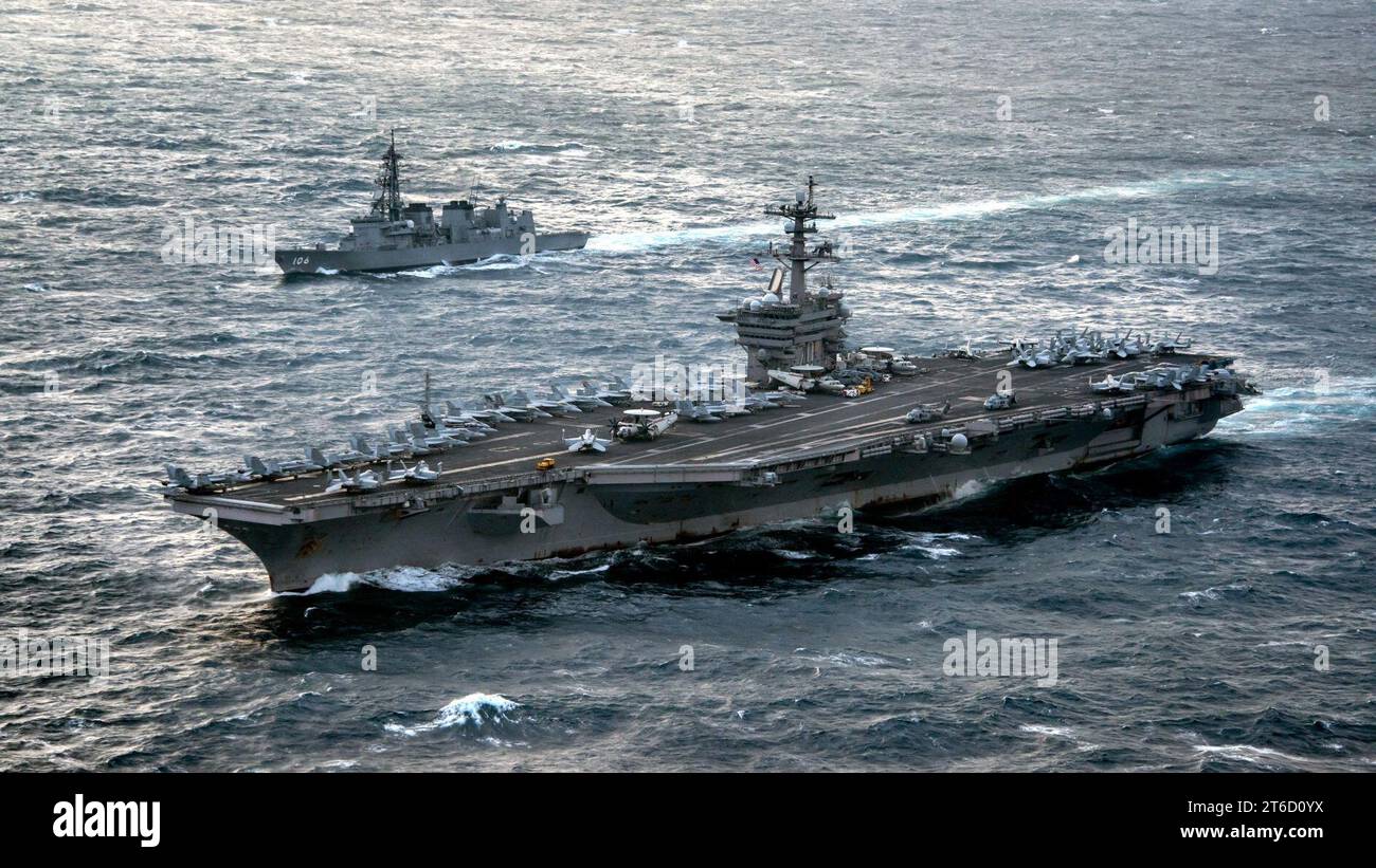 USS Carl Vinson (CVN-70) and Japanese destroyer Samidare (DD-106 ...