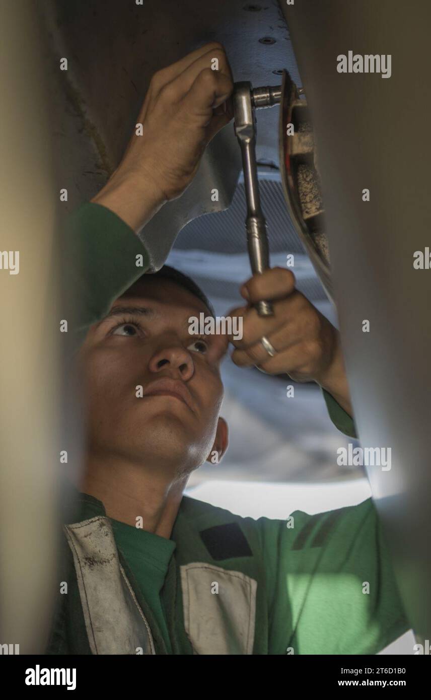USS Carl Vinson action 150521 Stock Photo - Alamy
