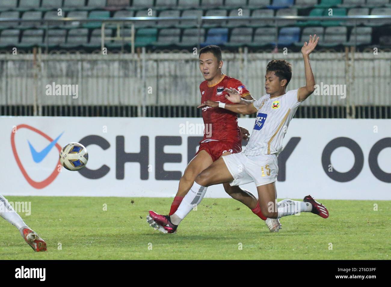 Yangon, Myanmar. 9th Nov, 2023. Ken Murayama (L) of the Philippines' Dynamic Herb Cebu FC vies ...