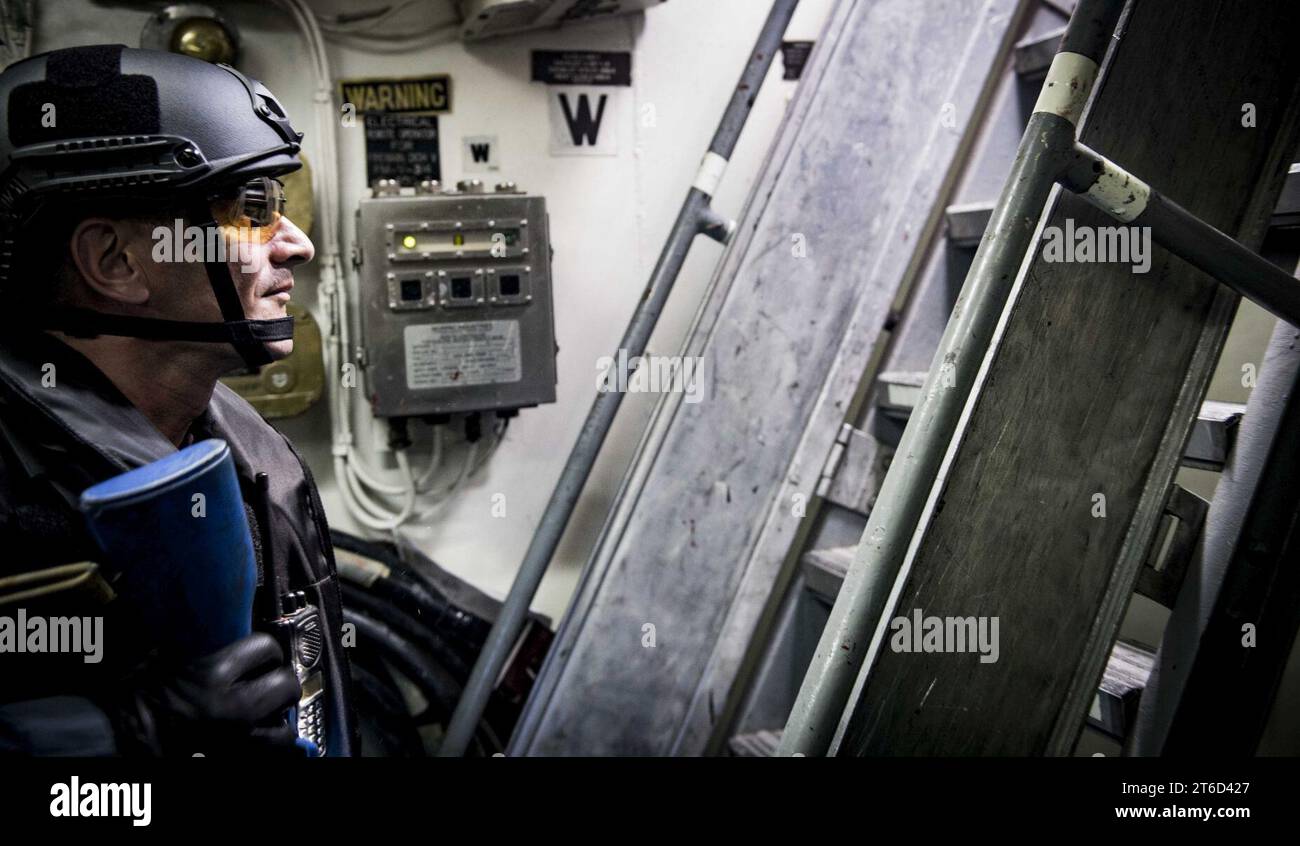 USS Carney (30407494788 Stock Photo - Alamy