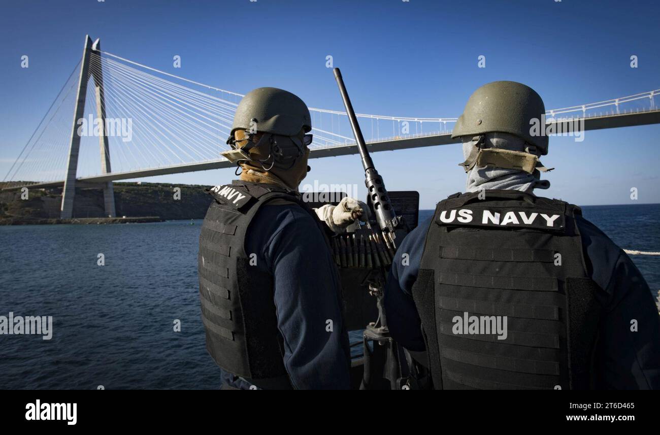 USS Carney (44011774261 Stock Photo - Alamy