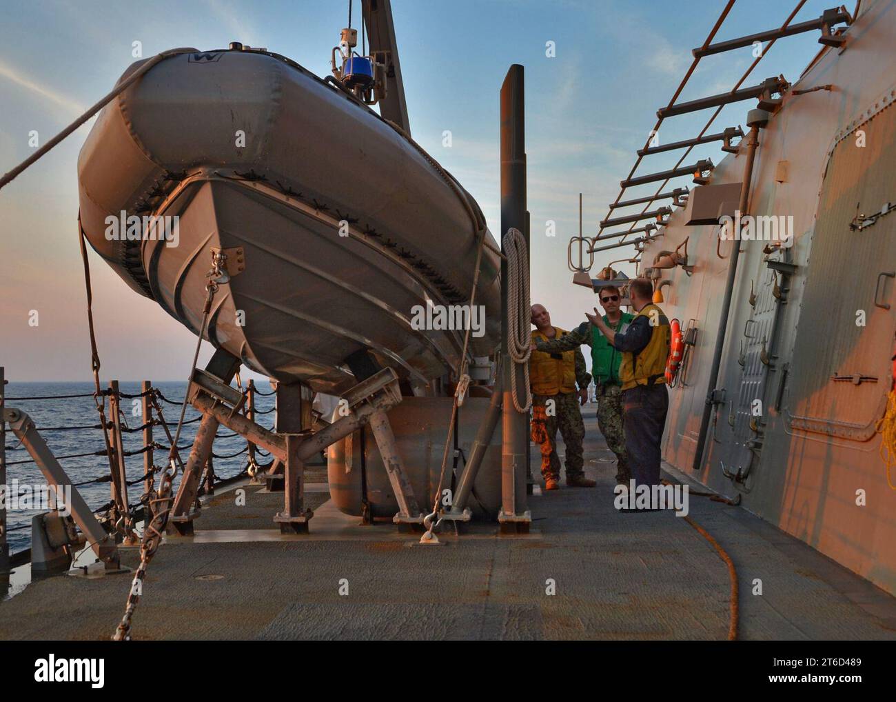 USS CARNEY (DDG 64) 131128 Stock Photo - Alamy