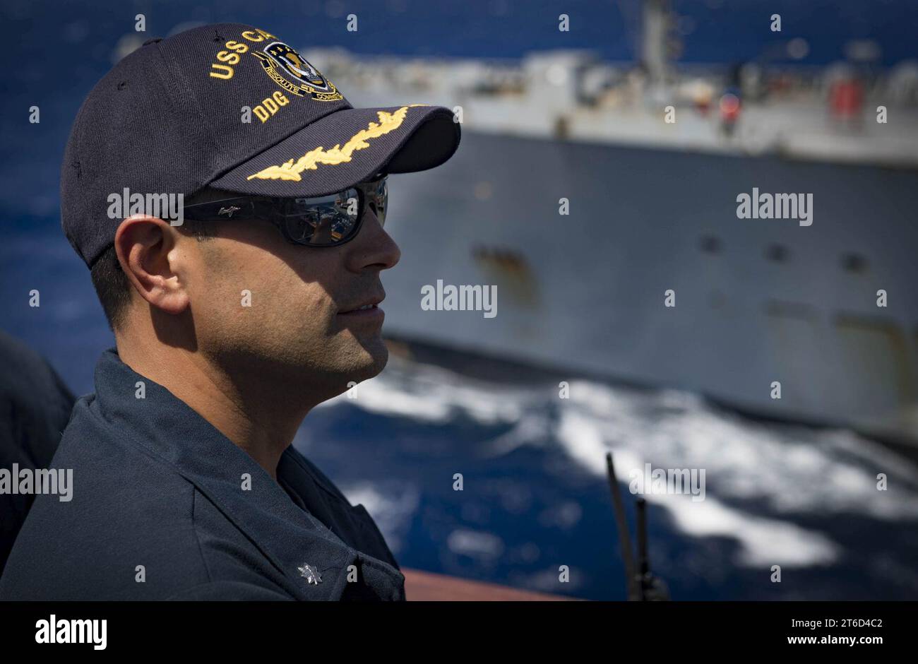 USS Carney Conducts Underway Replenishment (43103730745 Stock Photo - Alamy