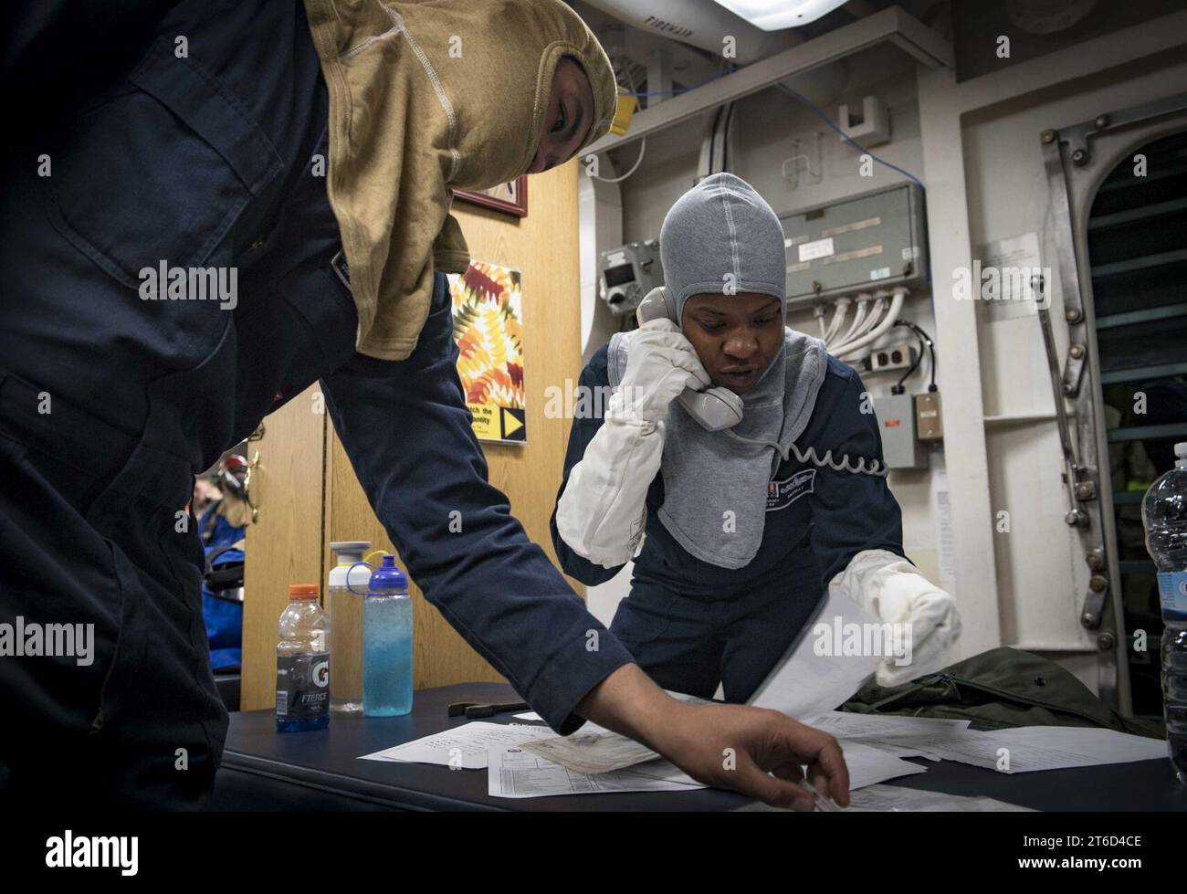 USS Carney Conducts General Quarters Drill (42916730365 Stock Photo - Alamy