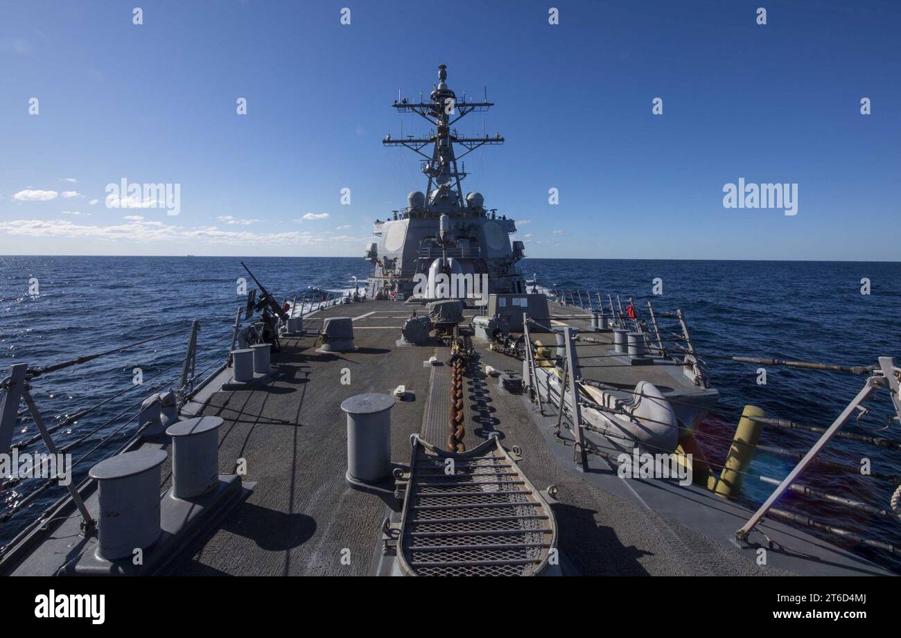 Uss carney underway hi-res stock photography and images - Alamy