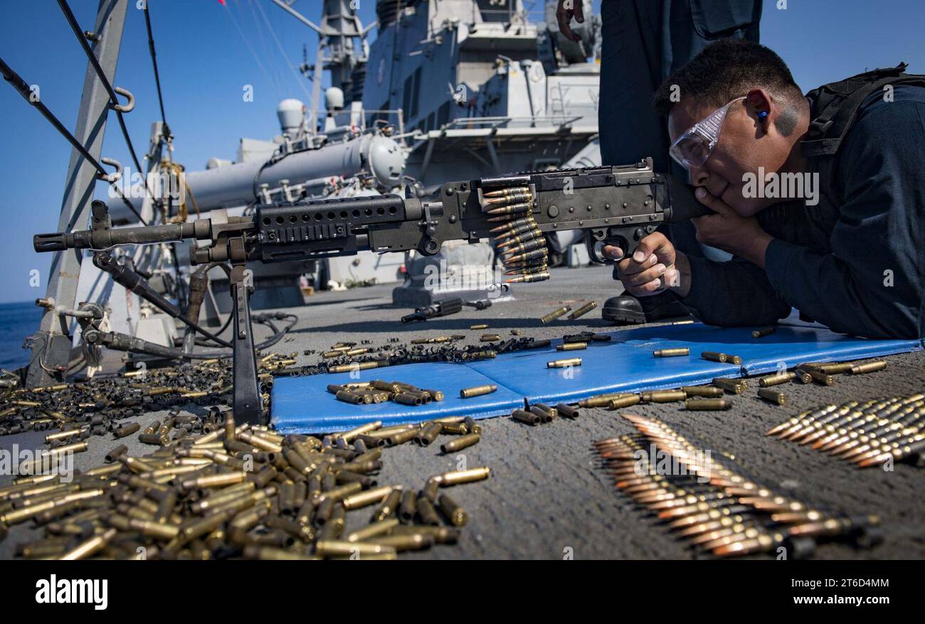 Uss carney underway hi-res stock photography and images - Alamy