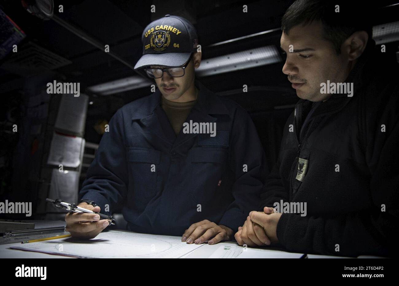 Uss carney underway hi-res stock photography and images - Alamy