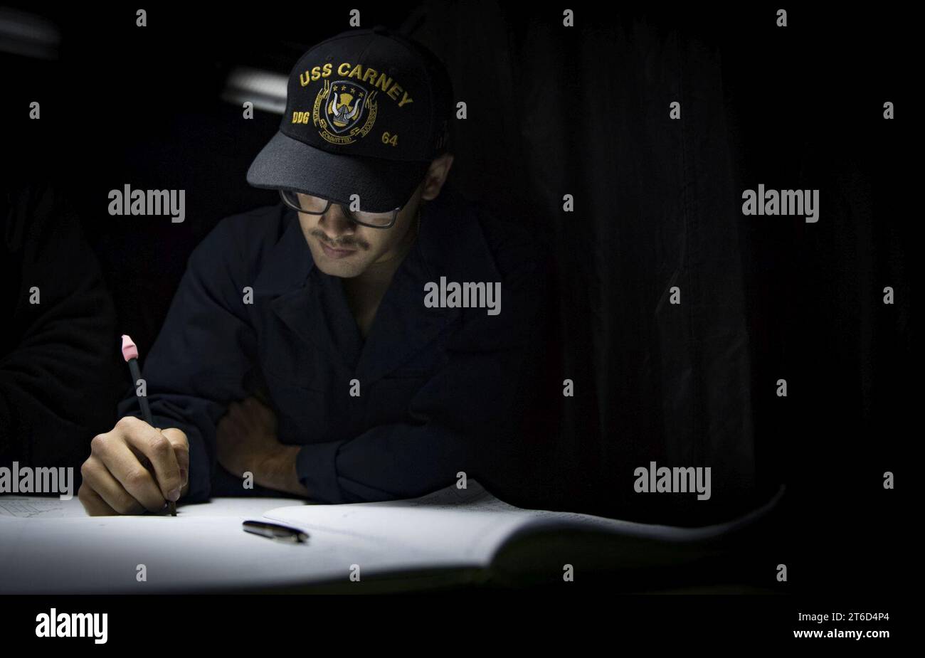 Uss carney underway hi-res stock photography and images - Alamy