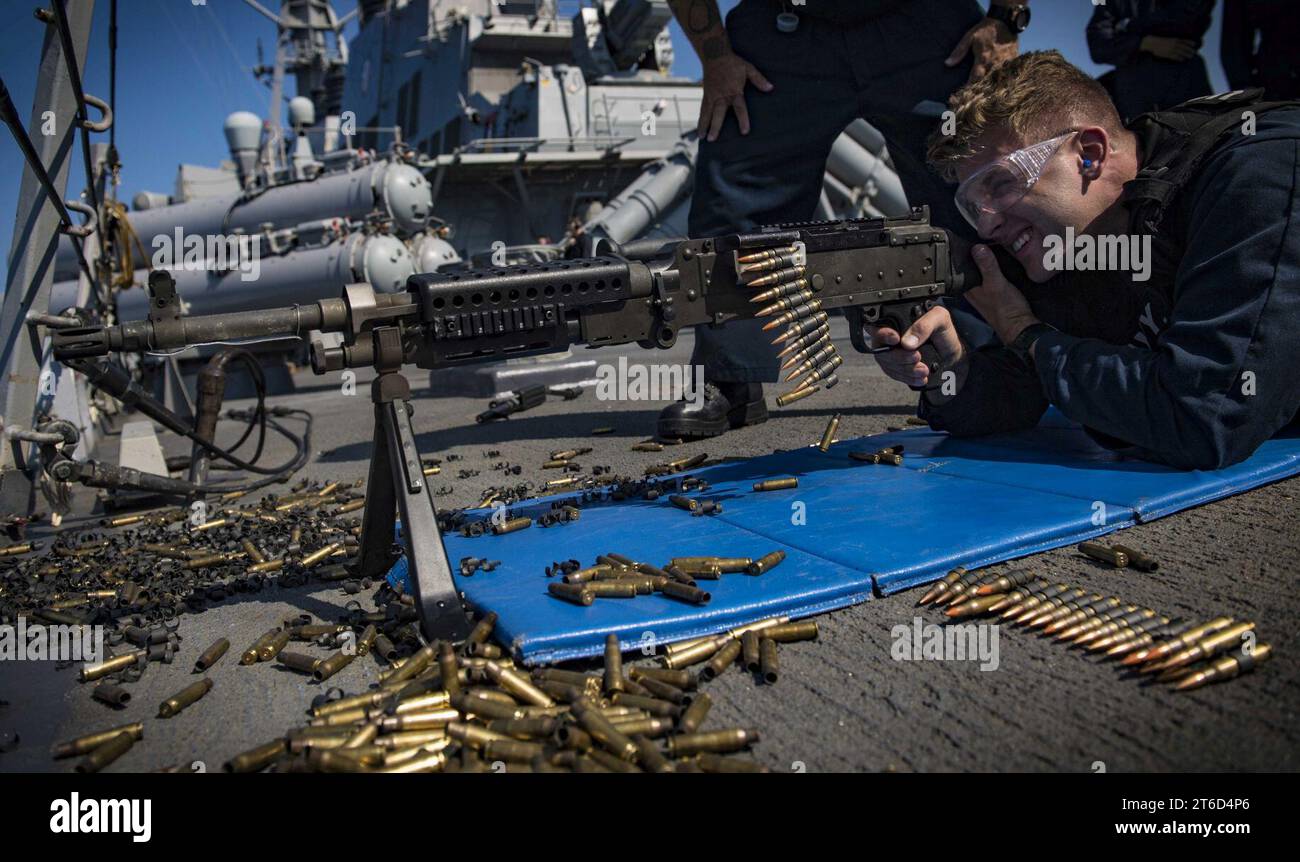 Uss carney underway hi-res stock photography and images - Alamy