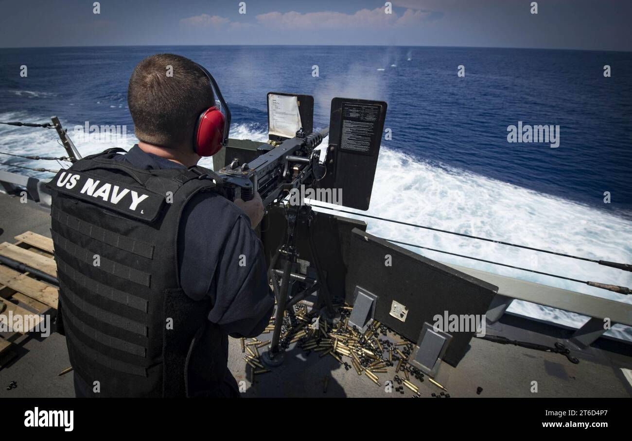 Uss carney underway hi-res stock photography and images - Alamy