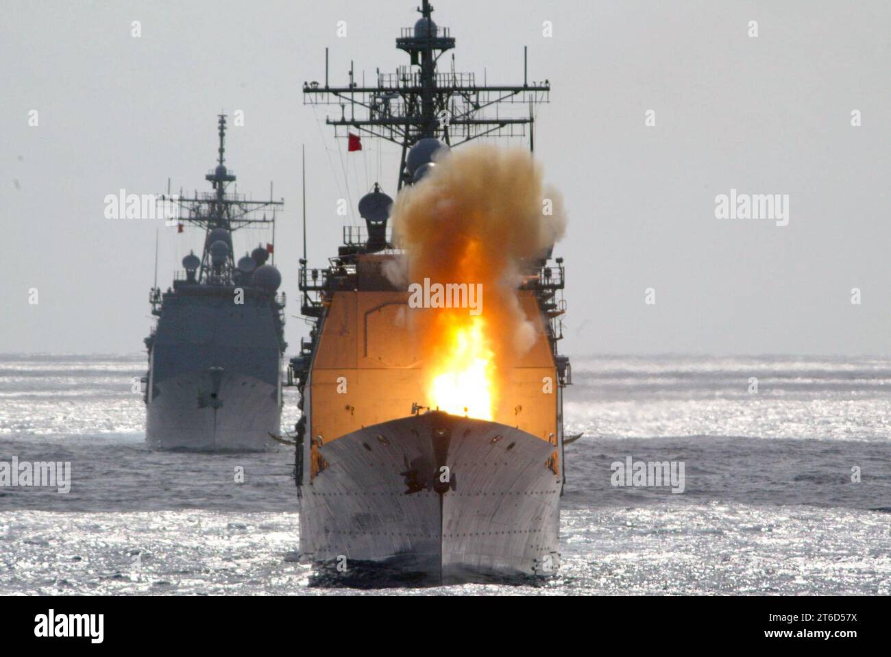 USS Chancellorsville (CG-62) fires a standard missile Stock Photo - Alamy