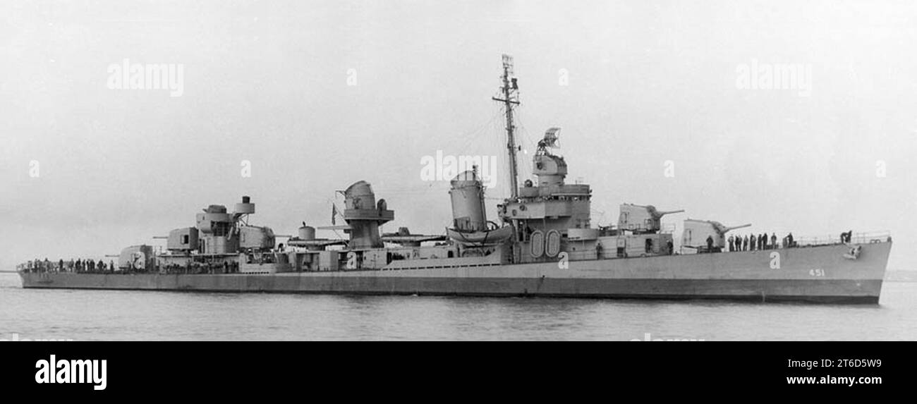 USS Chevalier (DD-451) off Boston, Massachusetts (USA), on 24 October ...