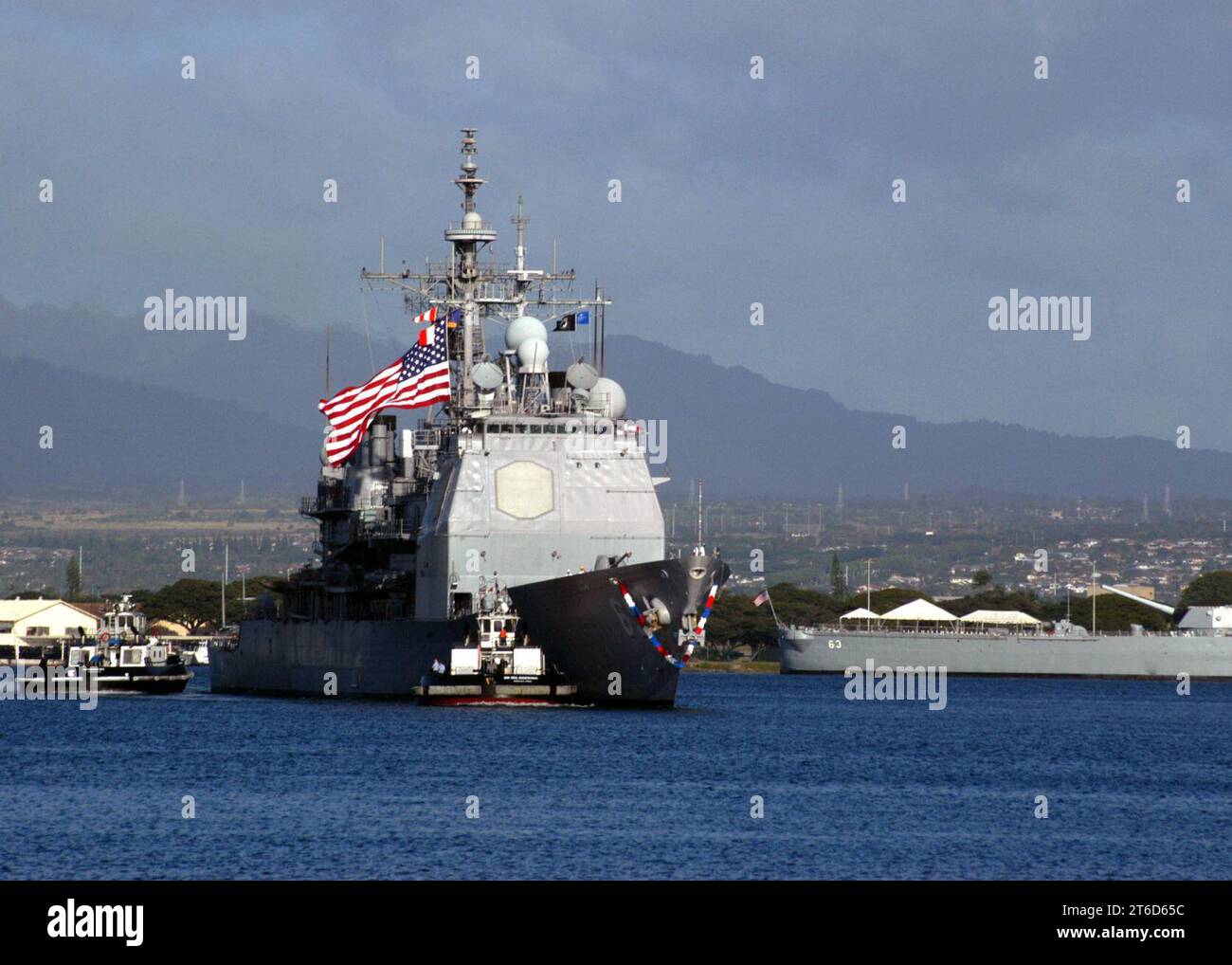 USS Chosin (CG 65) returning from deployment in 2006 Stock Photo - Alamy