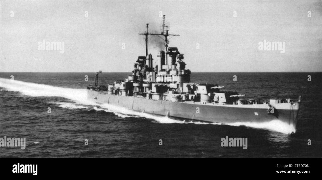 USS Cleveland (CL-55) underway at sea in 1945 Stock Photo - Alamy