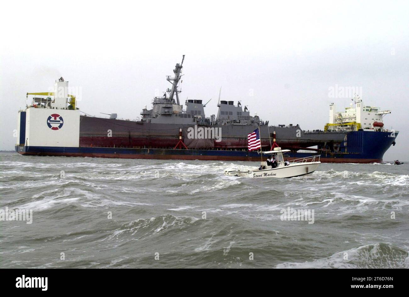 USS Cole (DDG-67) MV Blue Marlin Stock Photo - Alamy