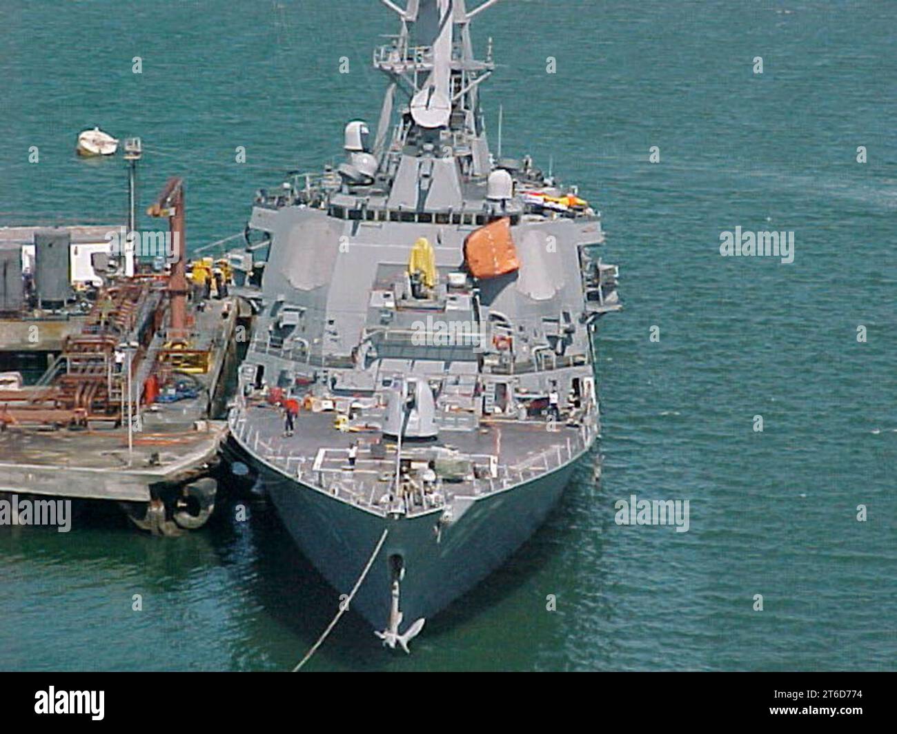 USS Cole (DDG-67) platform Stock Photo - Alamy