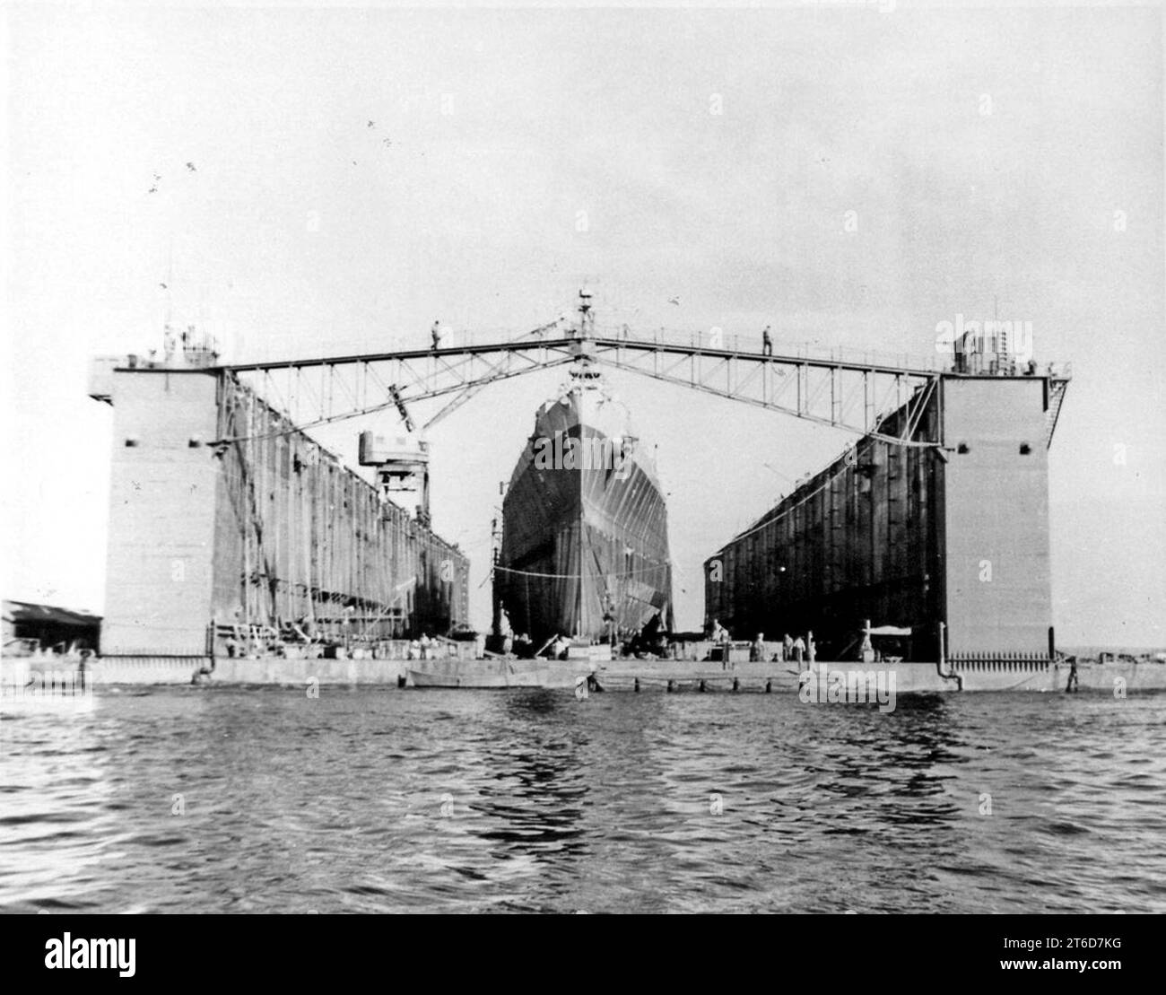USS Columbia (CL-56) docked in ABSD-1 at Espiritu Santo, in January ...