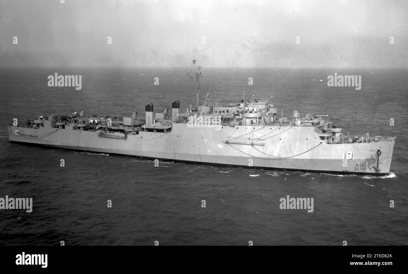 USS Comstock (LSD-19) underway off Korea 1951 Stock Photo - Alamy