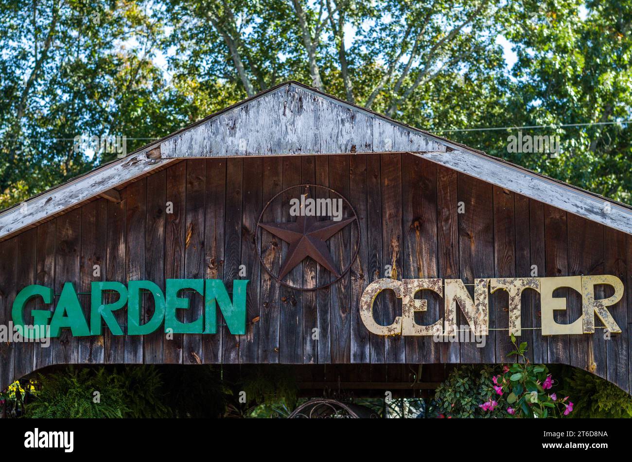 Apple tree fence fall hi-res stock photography and images - Alamy