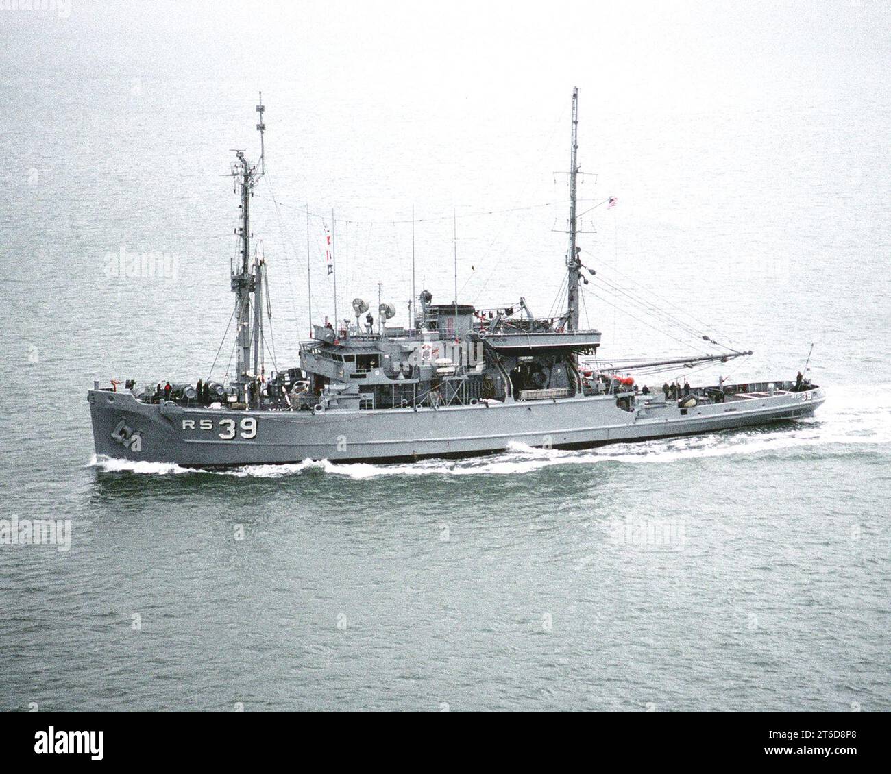 USS Conserver (ARS-39) underway in San Francisco Bay on 25 July 1992 ...