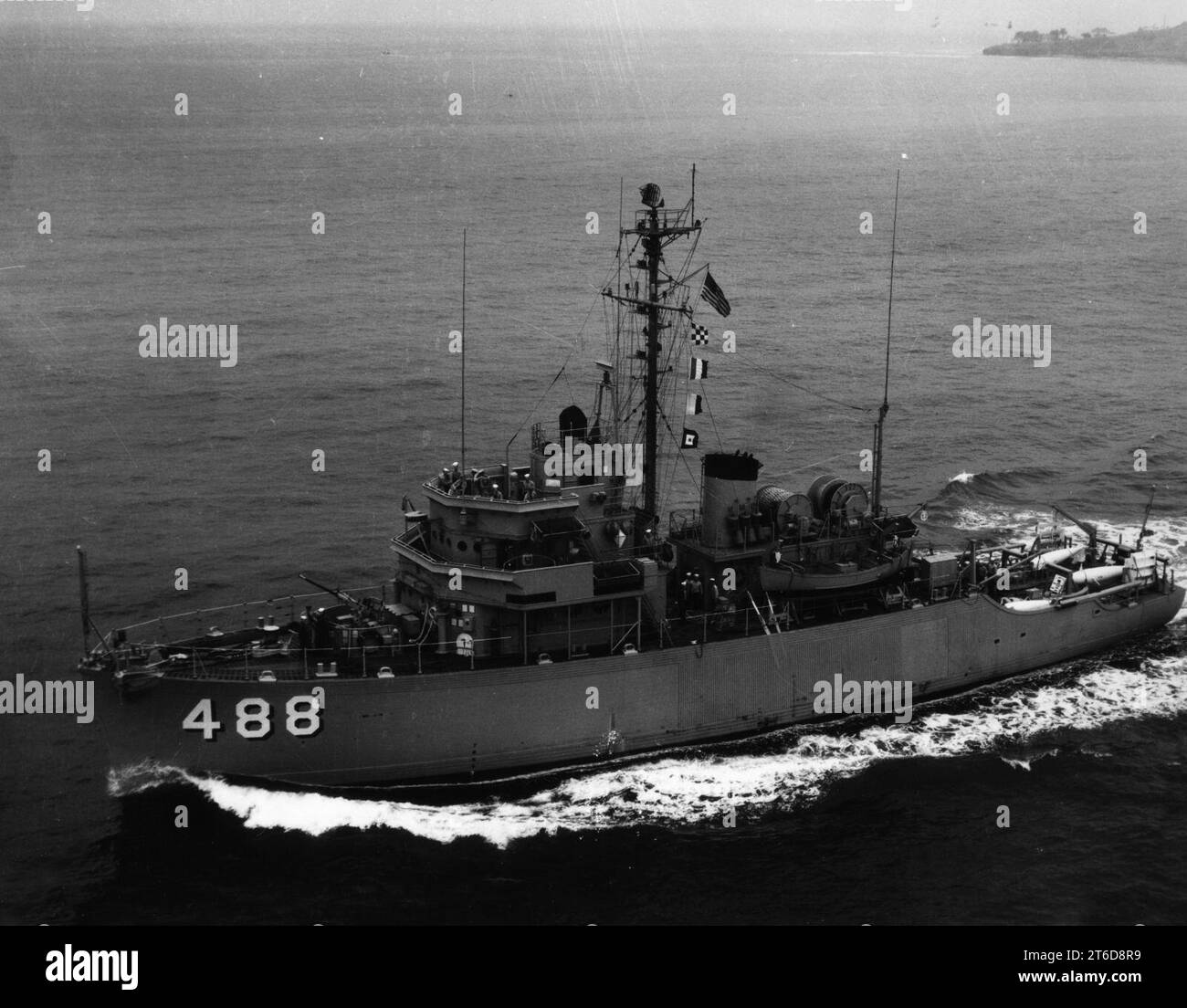 USS Conquest (MSO-488) underway, circa in 1959 (USN 1046396 Stock Photo ...