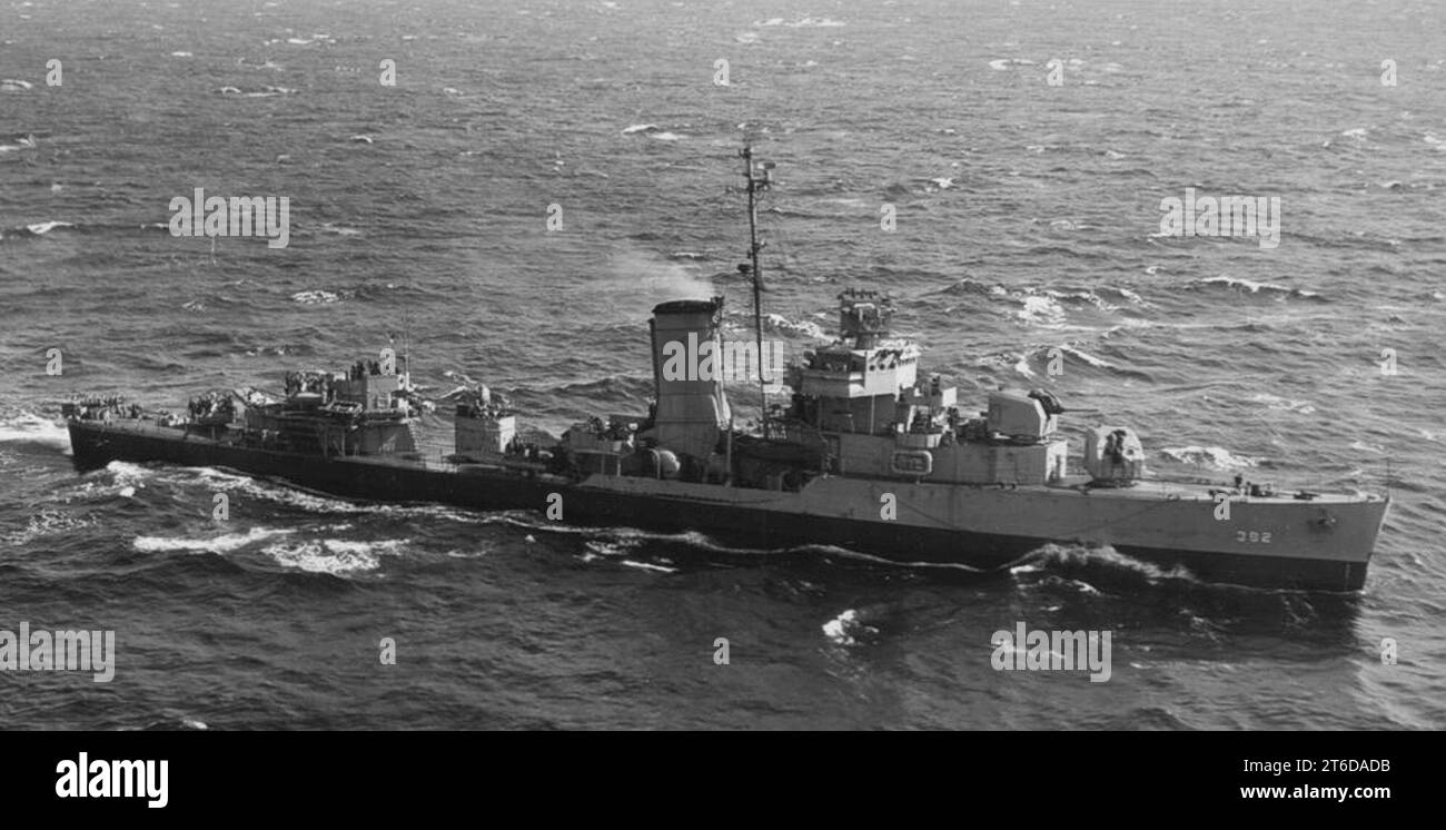 USS Craven (DD-382) underway in March 1945 Stock Photo - Alamy