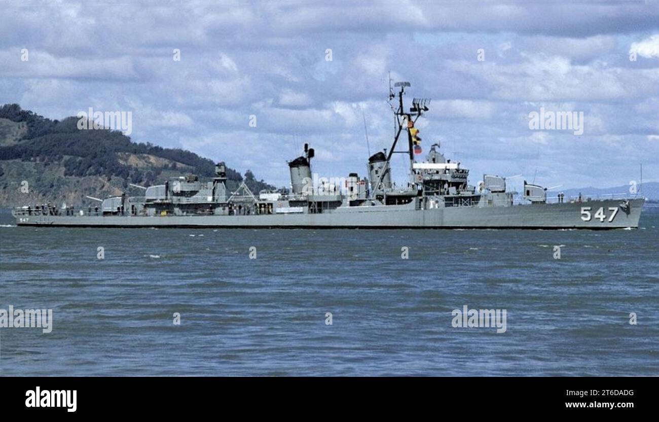 USS Cowell (DD-547) underway off San Francisco, California (USA), March ...