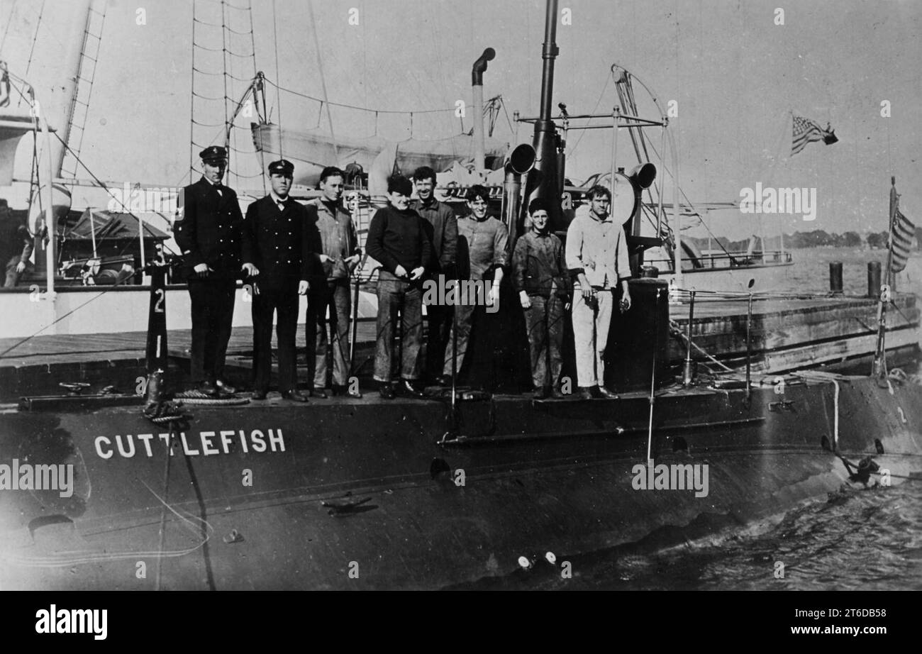 USS Cuttlefish (Submarine No. 11) - NH 36 Stock Photo - Alamy