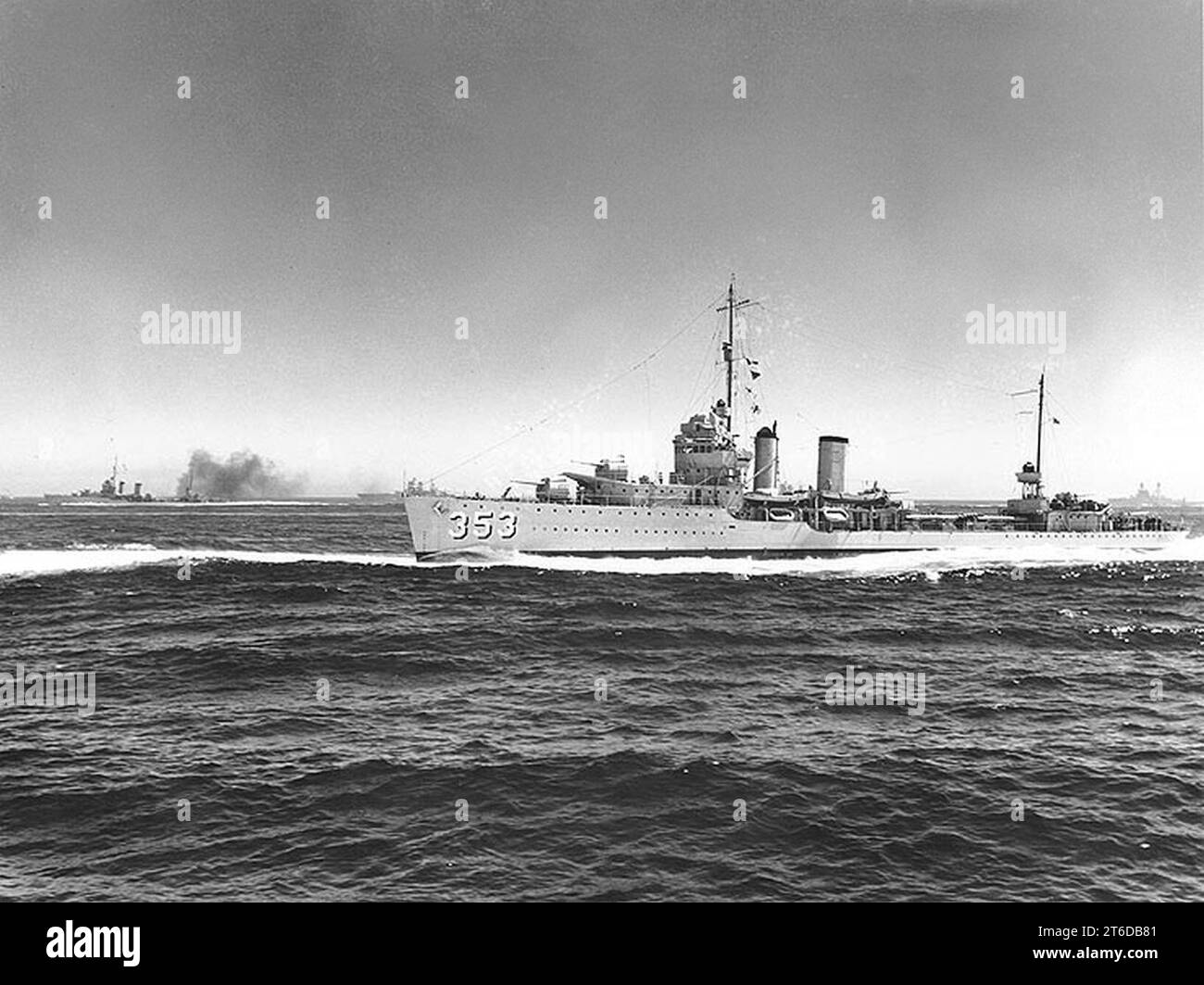 USS Dale (DD-353) operating with the Battle Fleet in the late 1930s ...