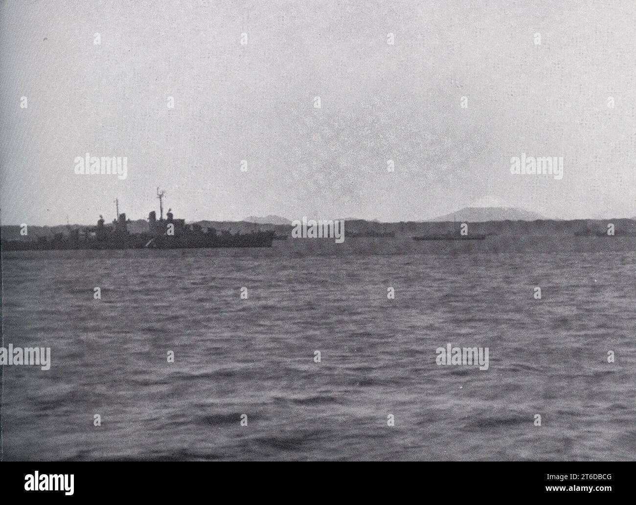 USS Dayton (CL-105) underway off Japan, circa in October 1945 Stock ...