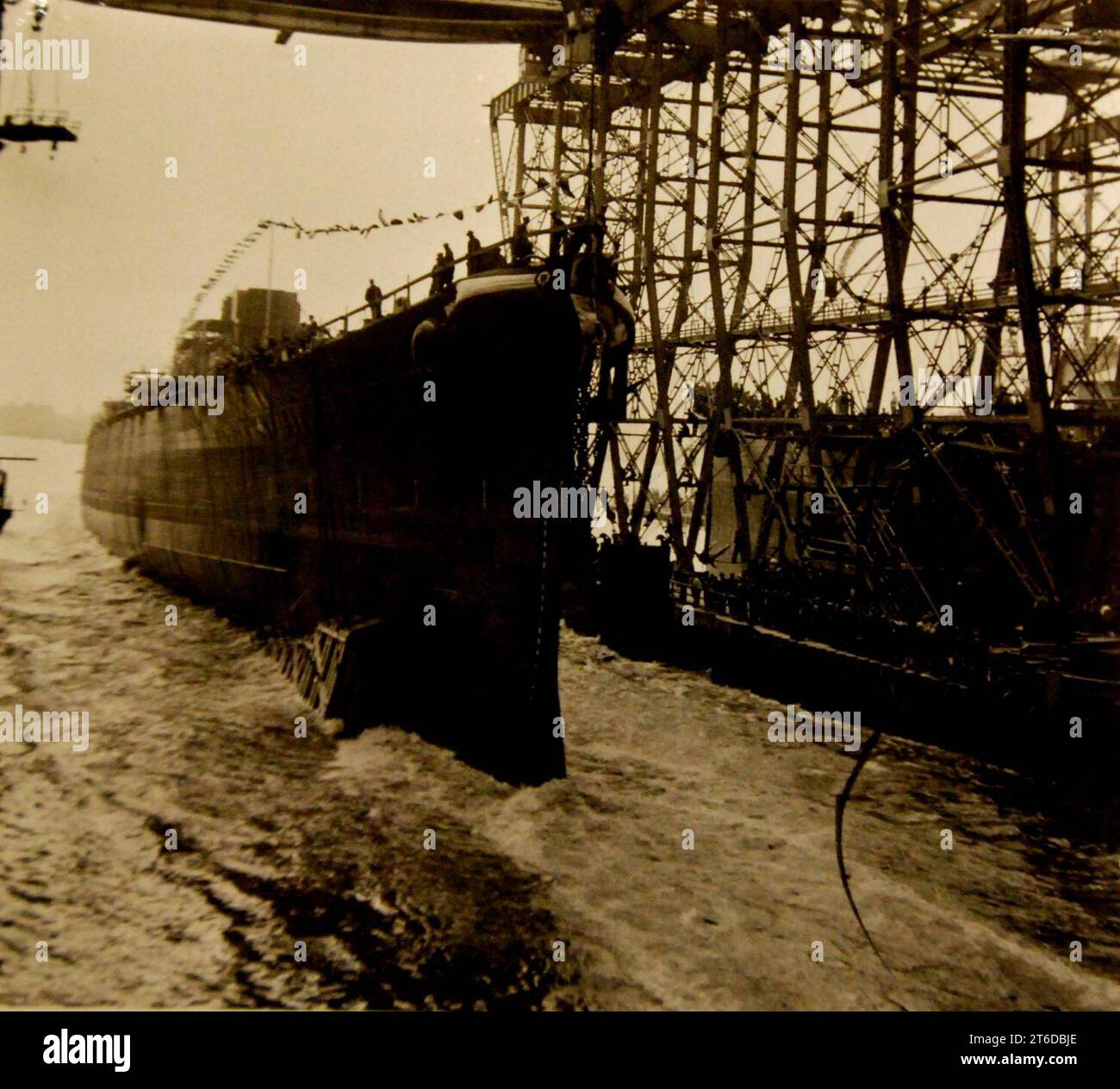 USS Denver (CL 58) being launched 1942 (21727634288 Stock Photo - Alamy