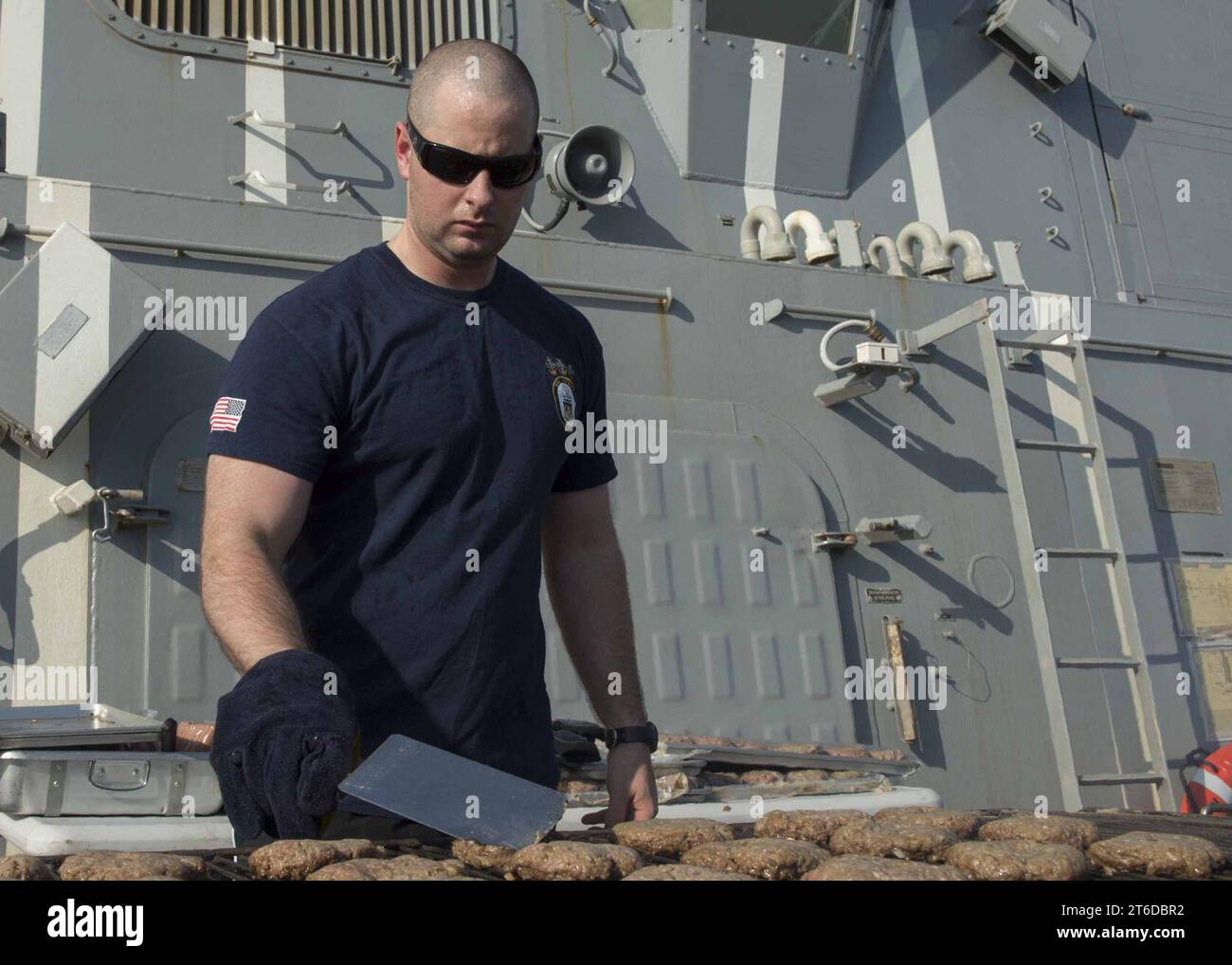 USS Dewey (DDG 105) 141102 Stock Photo - Alamy